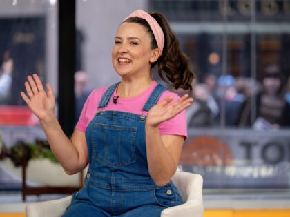 YouTube Star Ms. Rachel Sings to Students with Zohran Mamdani to ...